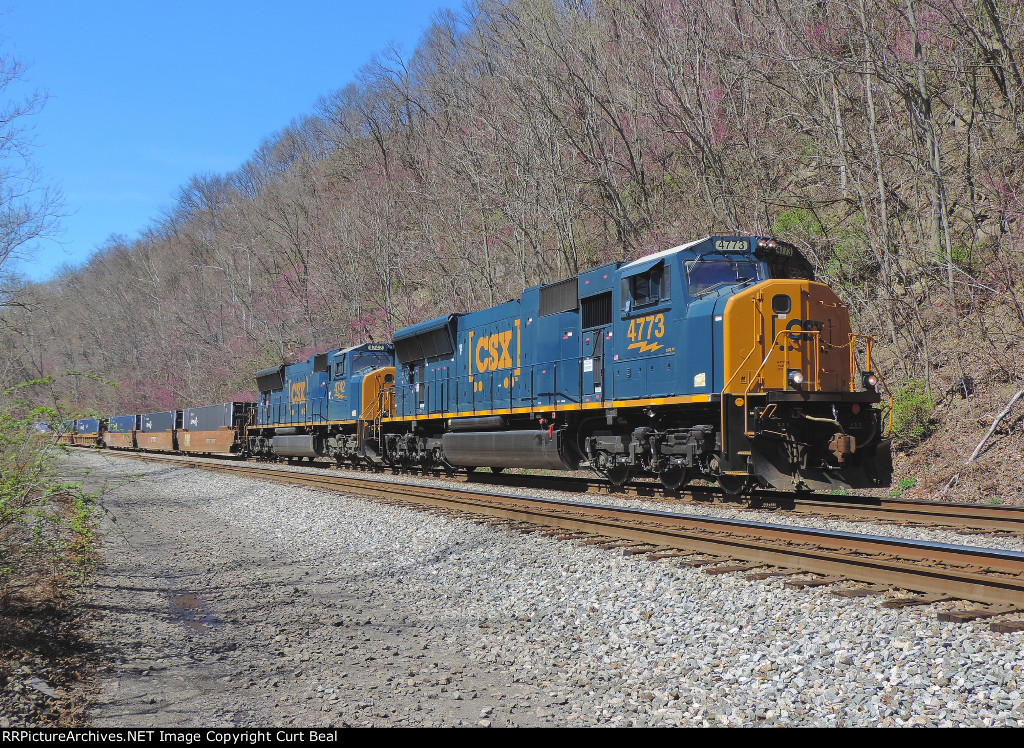 CSX 4773 and 4742